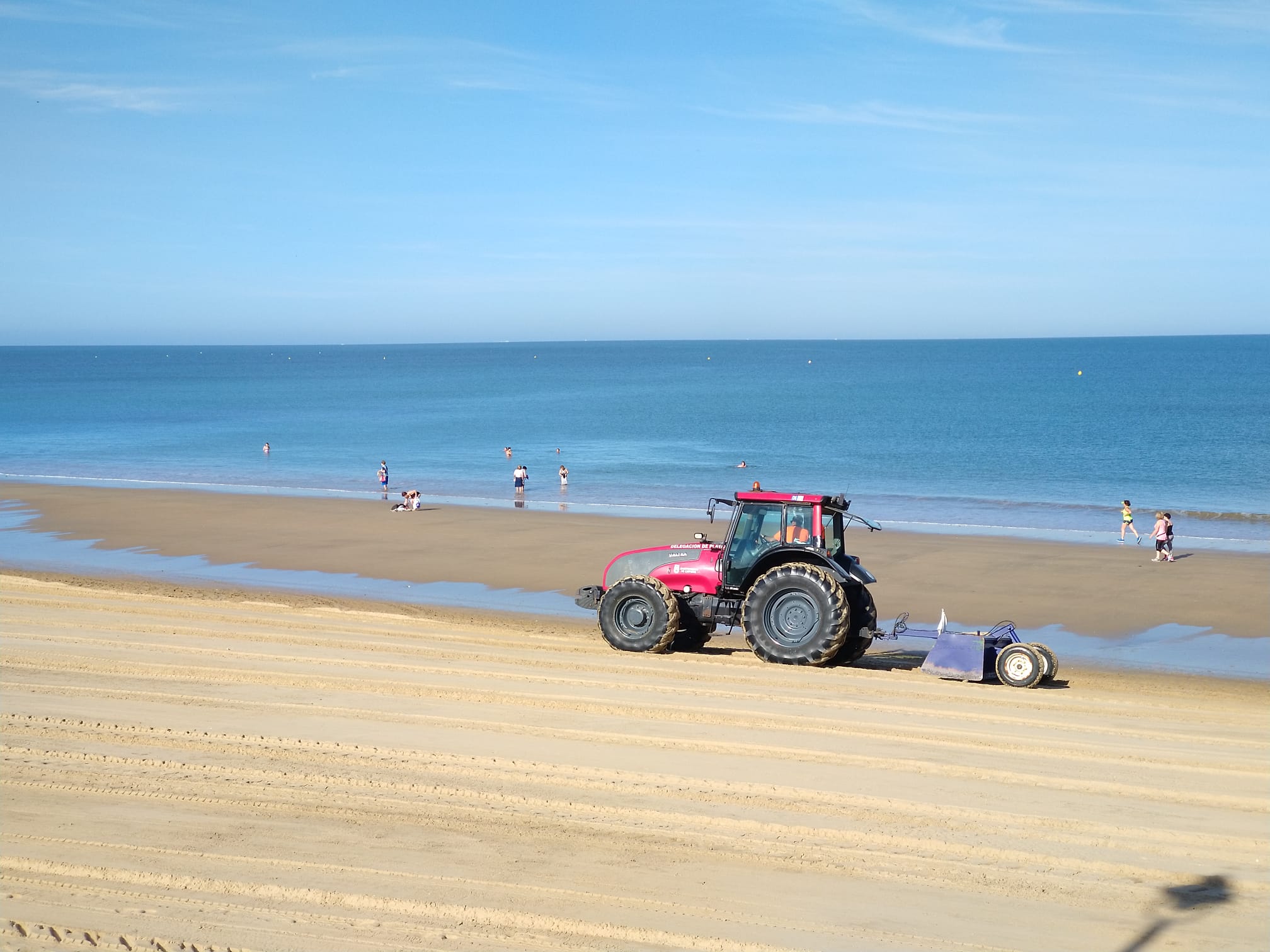 Las playas de Chipiona adelantan la apertura diaria de algunos ...